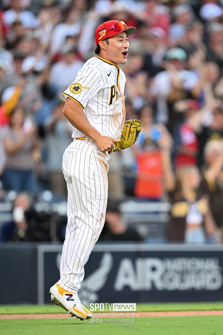 “김하성, 이거 도대체 어떻게 한 거야” 서커스 수비에 미국도 놀랐다, MLB SNS 대서특필