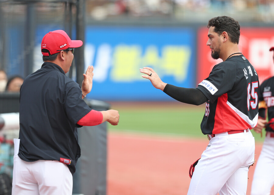 이중 키킹 논란에도 흔들리지 않았다…'6⅓이닝 무4사구 10K' 갸체스의 완벽했던 KBO 데뷔전