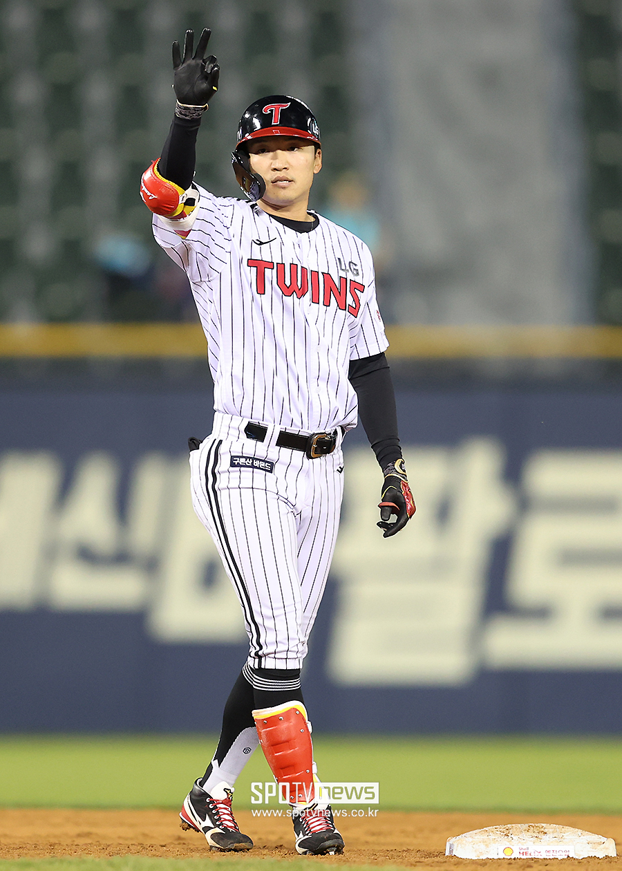 박해민 5타점 독식+이정용은 데뷔 첫 QS…LG, 키움 꺾고 6연승 선두 굳히기 돌입