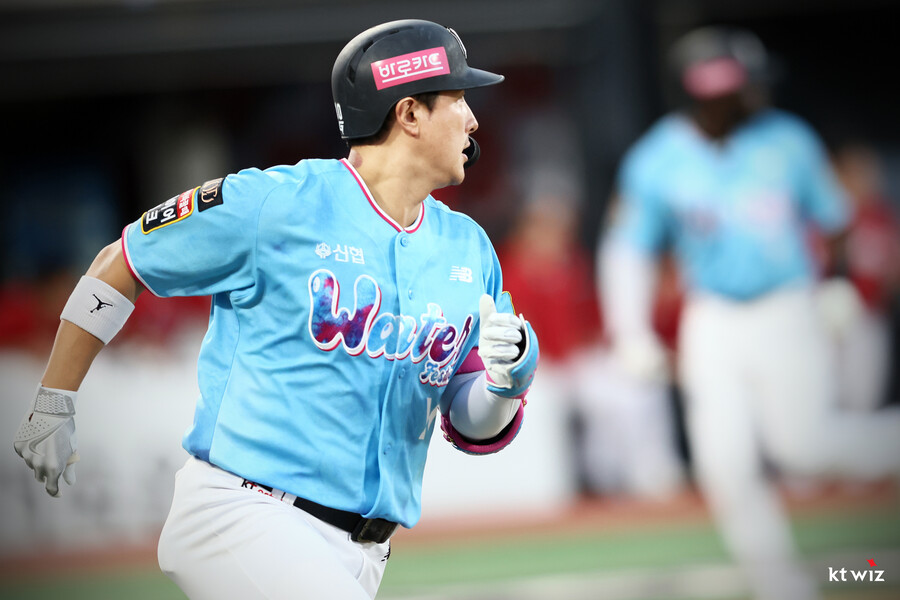 [수원 게임노트] ‘황재균 결승타+엄상백 QS+’kt, SSG 시리즈 스윕…6연승 휘파람