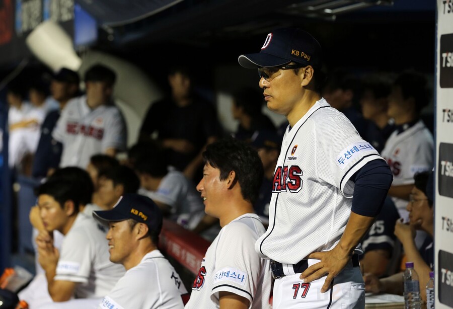 [SPO 잠실] "그냥 넘어가는 건 없다"…이승엽 감독, 로하스 슬라이딩에 쓴소리