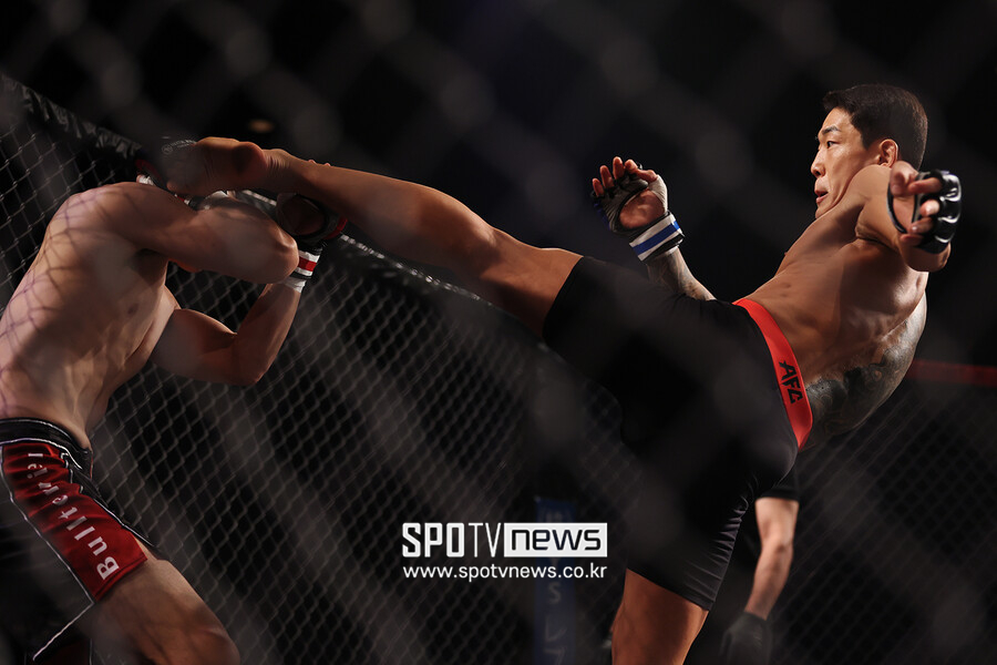 AFC 챔피언 유주상 6연승 질주…일본서 24초 TKO승 '두 번째 챔피언 벨트 차지'