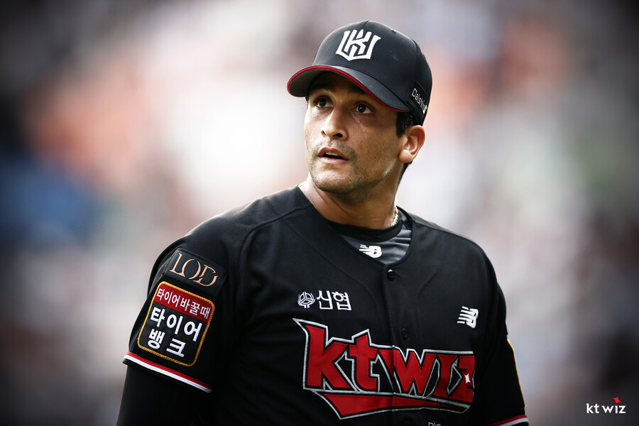 "쿠에바스 등판할 때마다 계속 좋은 투구"…'시리즈 싹쓸이' 이강철 감독, 엄지척[SPO 사직]
