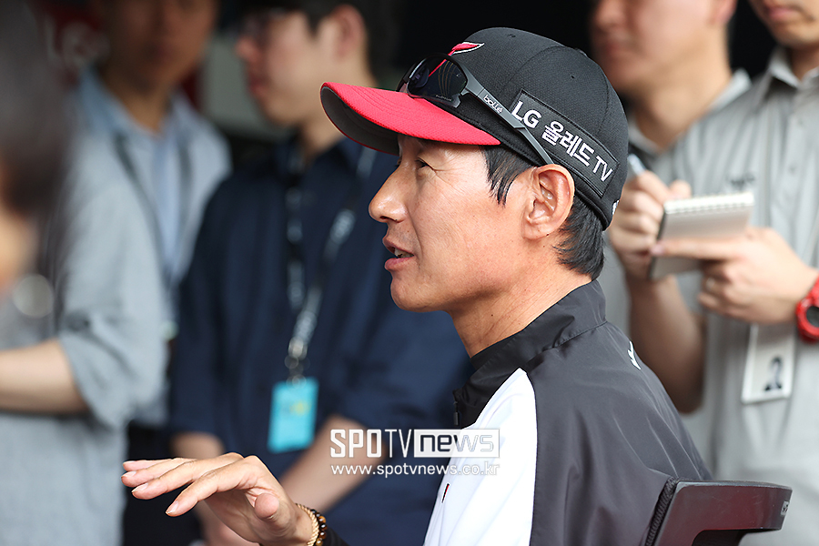 1위 LG vs 맹추격 2위 kt '미리보는 KS' 시선집중…"자극적인 말은 피하겠습니다" 염경엽 감독 [SPO수원]