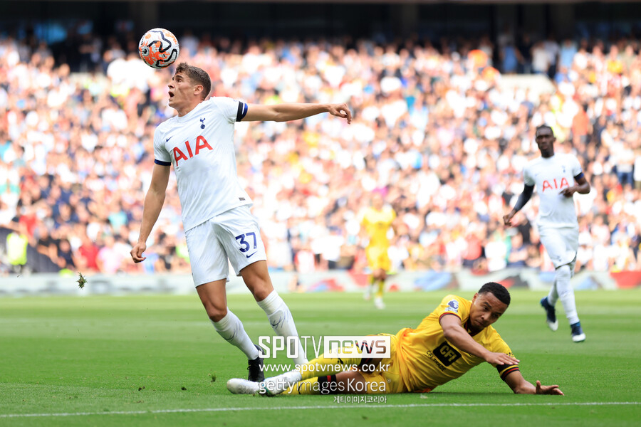 '입틀막 깜짝' 'SON ERA' 손흥민 주장 달고, 두 번째 'EPL 역사'…"역대 최초 98분 역전승"
