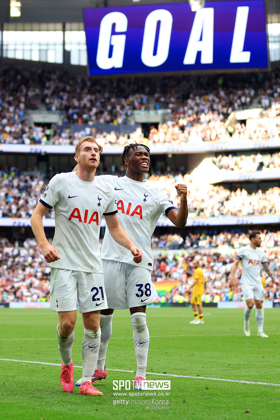 '입틀막 깜짝' 'SON ERA' 손흥민 주장 달고, 두 번째 'EPL 역사'…"역대 최초 98분 역전승"