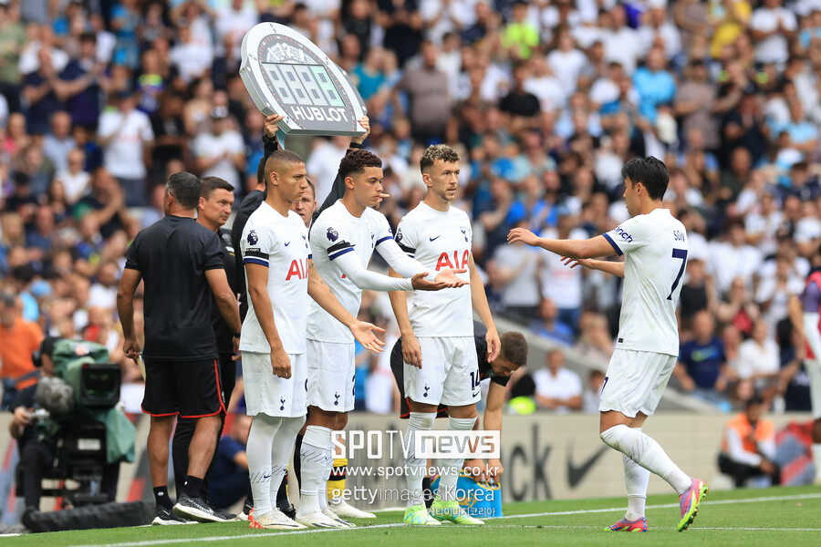 '입틀막 깜짝' 'SON ERA' 손흥민 주장 달고, 두 번째 'EPL 역사'…"역대 최초 98분 역전승"