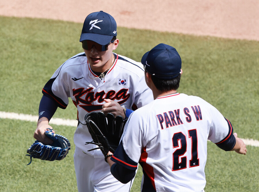 [항저우 NOW] 6이닝 9K 주먹 불끈! 박세웅 닥터K 모드…한국, 일본에 6회까지 1-0 리드