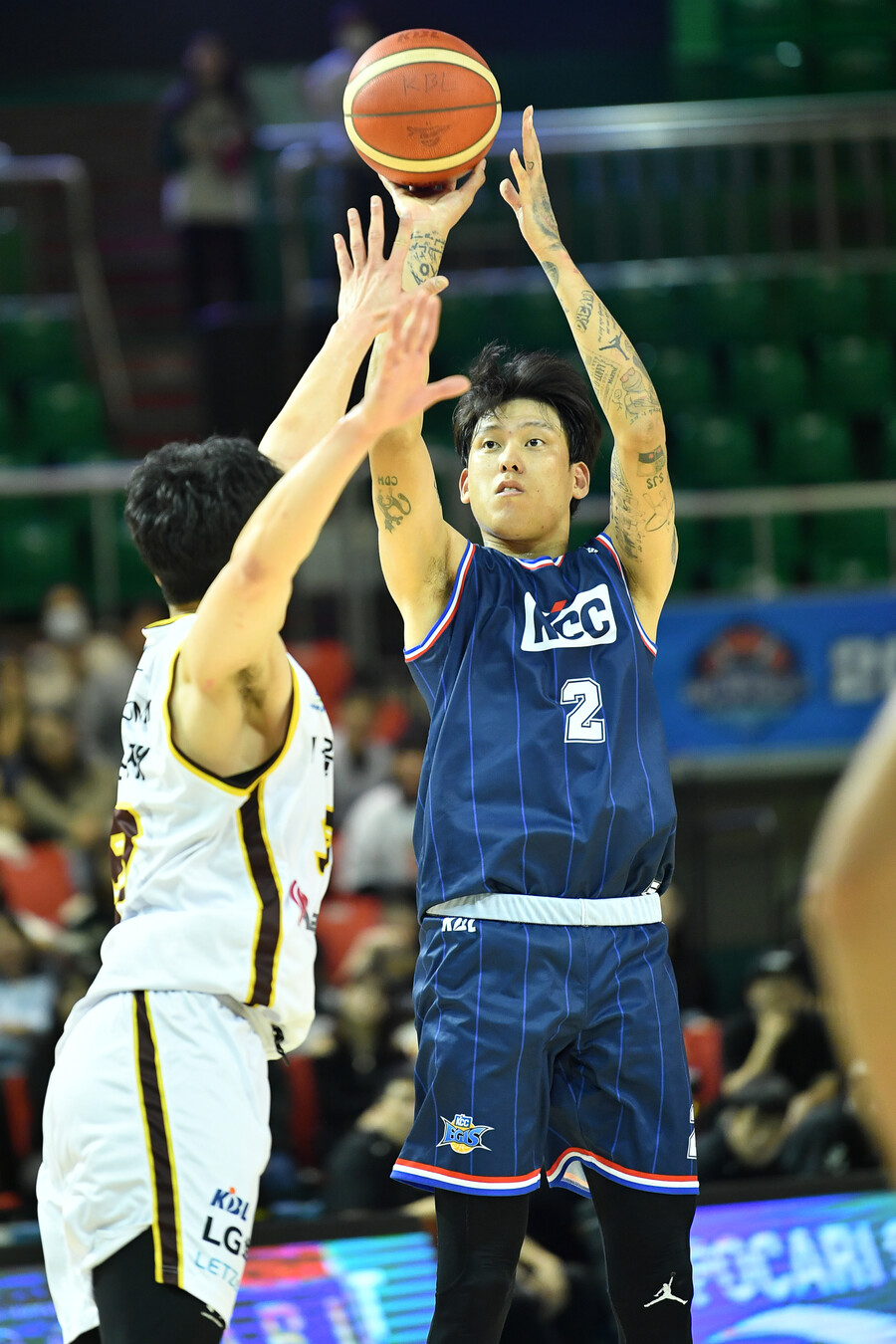 [현장 REVIEW] '허웅·존슨 46점' KCC, LG에 힘겹게 승리…4강서 KT와 격돌