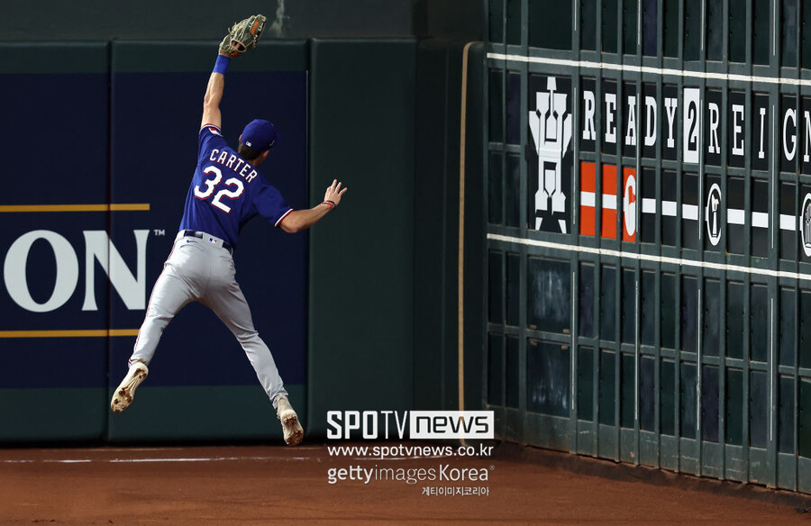 [ALCS 게임노트] 'PS 6연승' 텍사스, 벌랜더 앞세운 휴스턴 상대 기선제압…ML 데뷔 한 달 차 카터 맹활약
