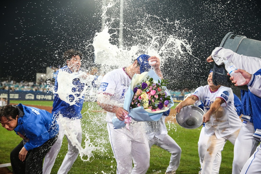 '29년 기다린 우승' LG, 400SV 오승환, 20승-200K 페디…2023년 KBO 역사적 순간들