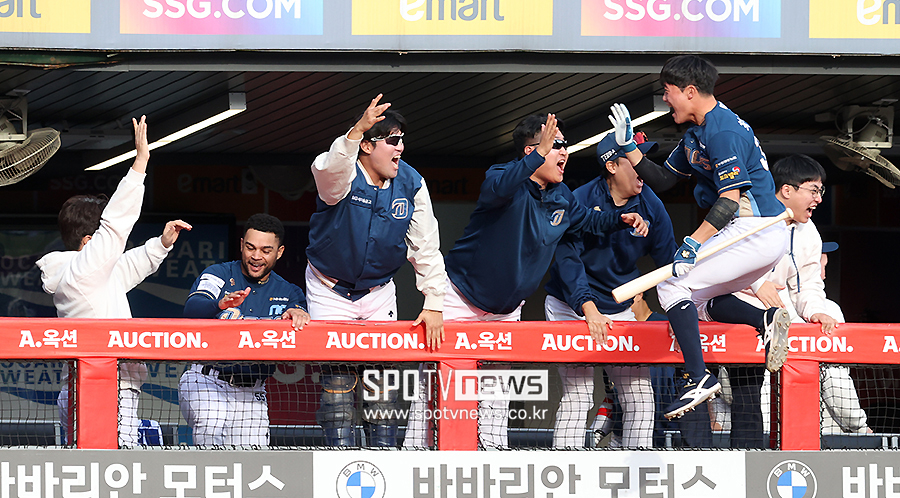 [준PO1 게임노트] ‘김성욱 극적 대타 투런포+신민혁 무실점 호투’ NC, SSG 꺾고 준PO 1차전 기선제압… PO행 절대 고지 점령