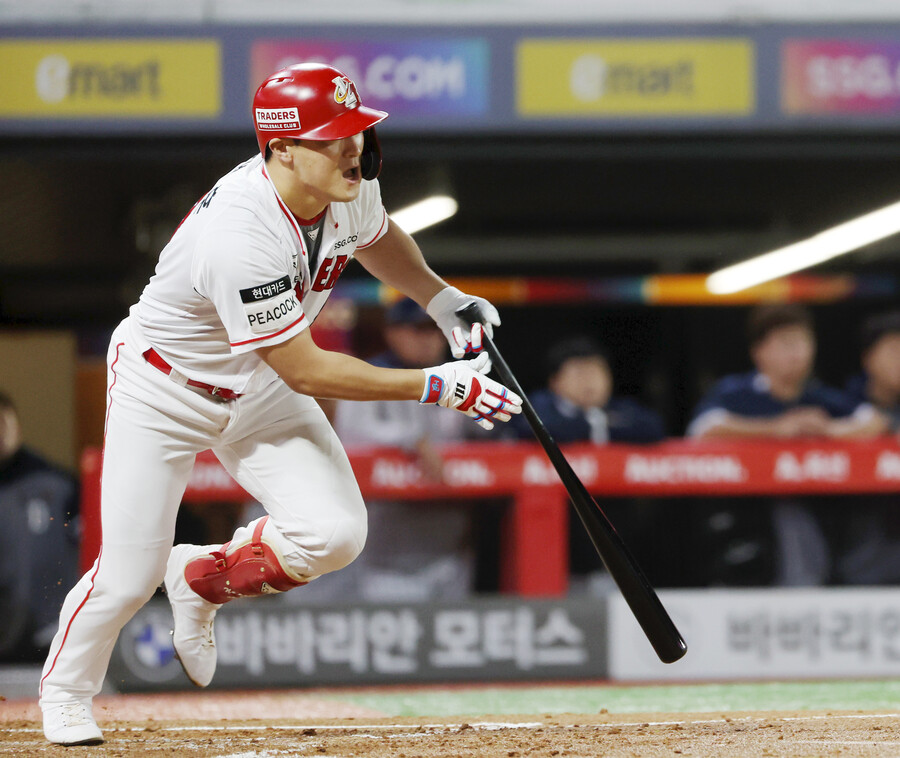 [준PO1 게임노트] ‘김성욱 극적 대타 투런포+신민혁 무실점 호투’ NC, SSG 꺾고 준PO 1차전 기선제압… PO행 절대 고지 점령