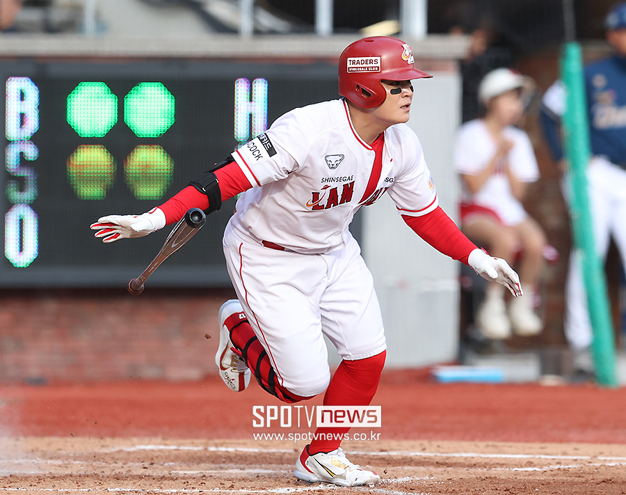 [준PO1 게임노트] ‘김성욱 극적 대타 투런포+신민혁 무실점 호투’ NC, SSG 꺾고 준PO 1차전 기선제압… PO행 절대 고지 점령