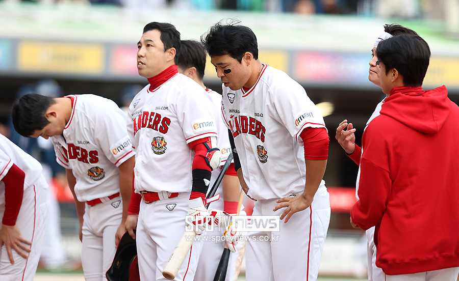 [포토S] 준PO 1차전 패배한 SSG