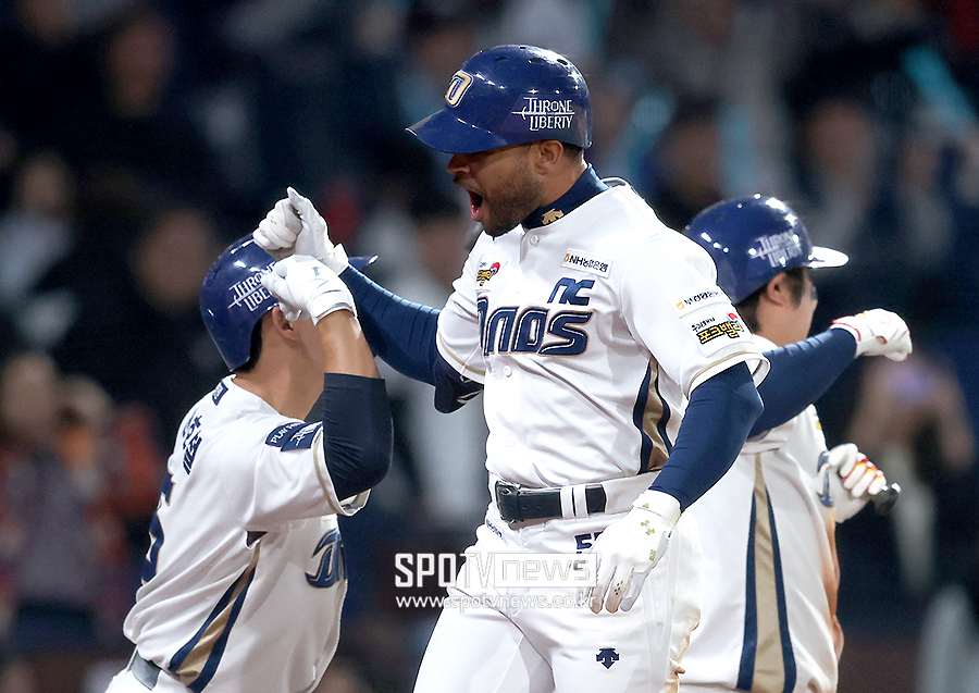 [준PO3 게임노트] '마틴 역전 3점포' 거침없는 공룡, 챔피언을 업셋 포식했다… NC, SSG에 3연승으로 PO 진출, kt와 KS 티켓 맞대결