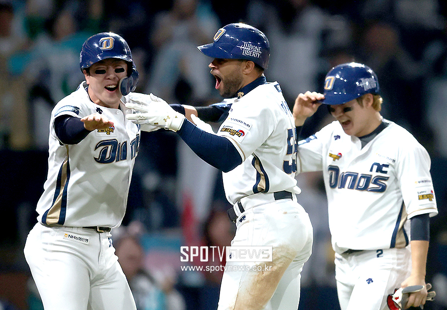 [준PO3 게임노트] '마틴 역전 3점포' 거침없는 공룡, 챔피언을 업셋 포식했다… NC, SSG에 3연승으로 PO 진출, kt와 KS 티켓 맞대결