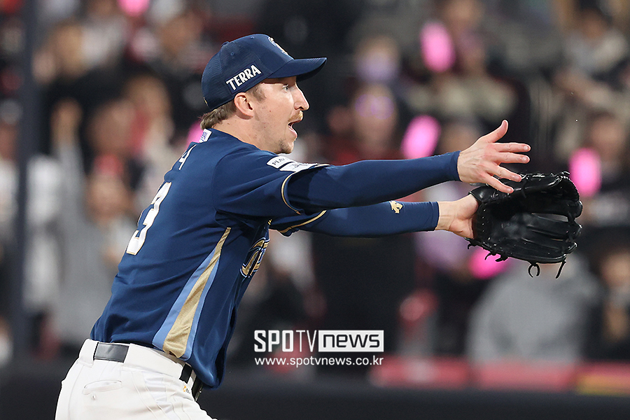 [PO1 게임노트] 선동열 전설 넘은 '탈KBO' 페디, 12K 압도적 호투…NC, kt '빅게임 피처' 쿠에바스 깨고 먼저 1승