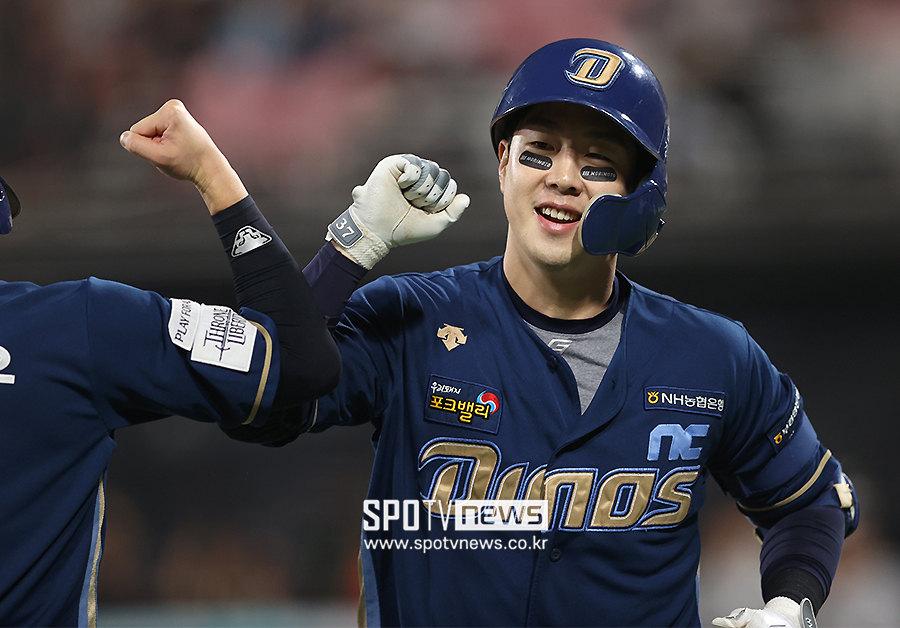 [PO2 게임노트] ‘영웅’ 신민혁 등장! 박건우 결승포에 김주원 슈퍼세이브까지… NC, kt에 2연승, 역대 PS 최다 연승 타이 달성