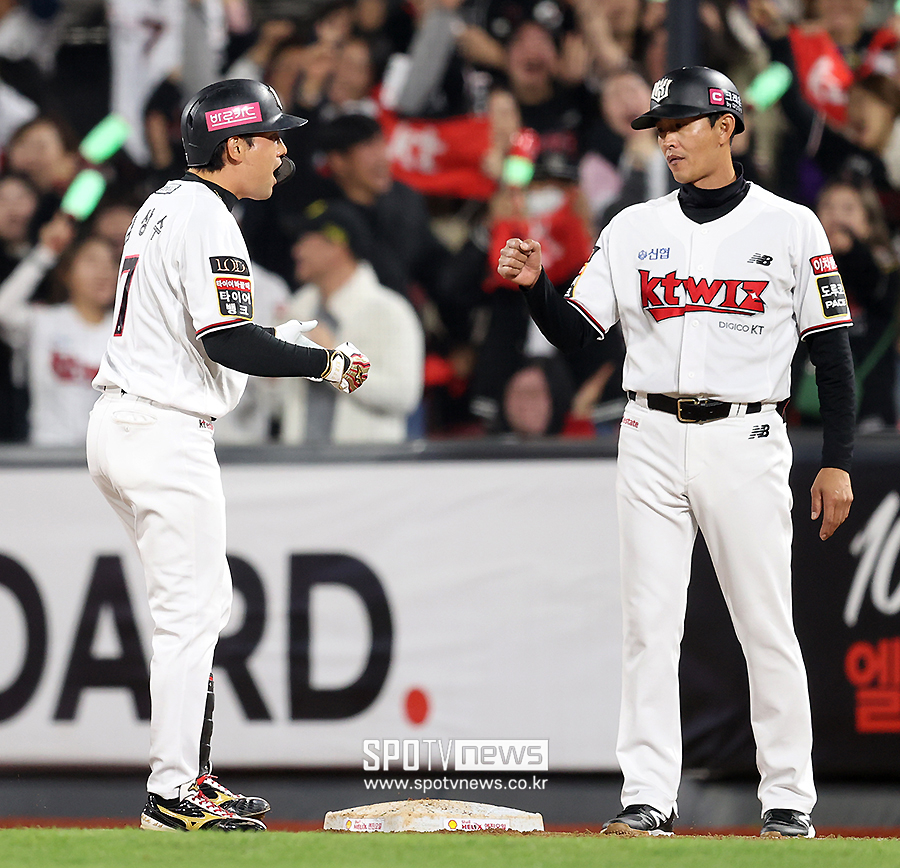 [PO2 게임노트] ‘영웅’ 신민혁 등장! 박건우 결승포에 김주원 슈퍼세이브까지… NC, kt에 2연승, 역대 PS 최다 연승 타이 달성