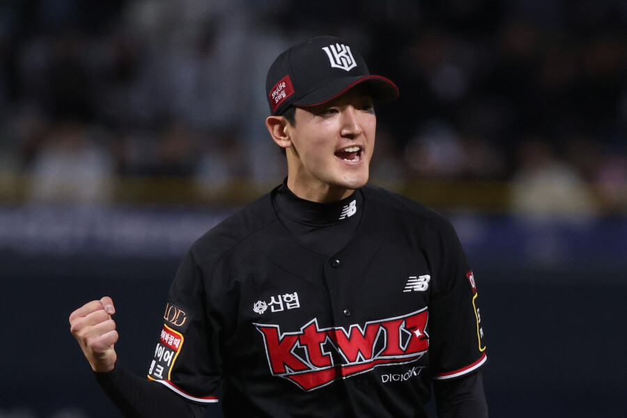 [PO3 게임노트] '고퀄스'→'손박김' 9이닝 무실점 +배정대 결승포…kt, NC 가을야구 신기록 10연승 저지 2패 뒤 1승