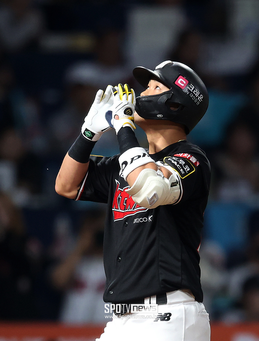 [PO3 게임노트] '고퀄스'→'손박김' 9이닝 무실점 +배정대 결승포…kt, NC 가을야구 신기록 10연승 저지 2패 뒤 1승