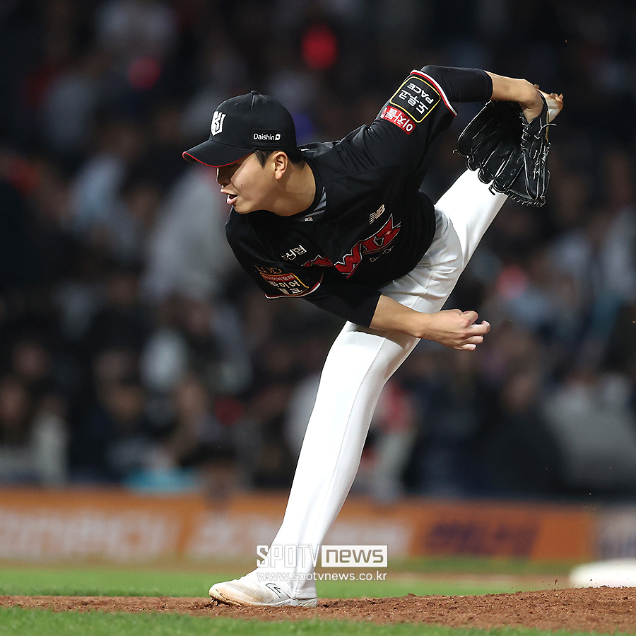 "안타 안 맞을 것 같아요"…'자신감 가득' kt 복덩이 첫 PS에서 완벽투