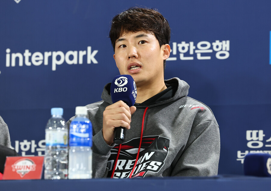 "나는 성공한 덕후"…2002 KS 바라봤던 엘린이, KS 꿈의 무대에 선다 - Kollo