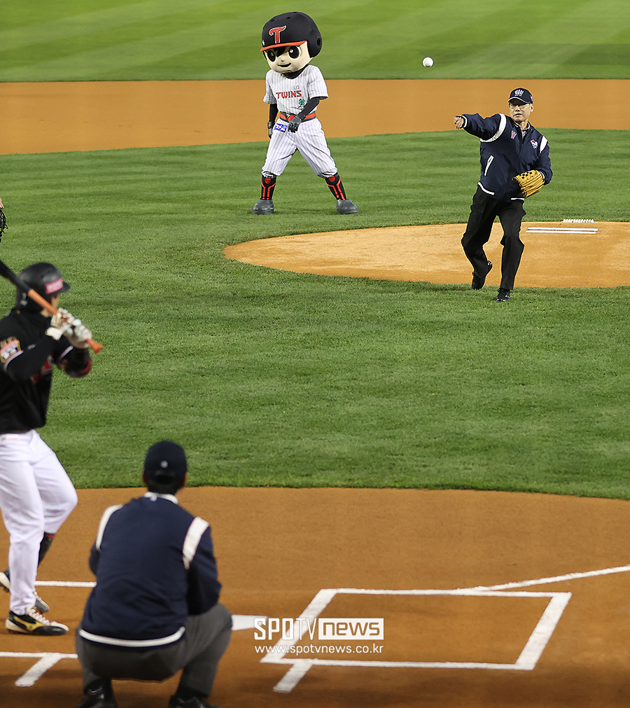 1994 KS 우승 배터리, 2023 KS 마운드에 서다…“LG팬들 한 풀었으면” [SPO 인터뷰]