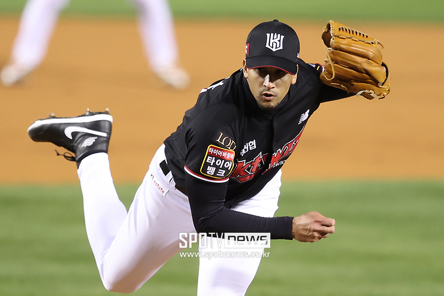 승률 100% 'LG전 악몽'마저 지웠다…쿠에바스, QS 호투→kt 2차전마저 잡아내나