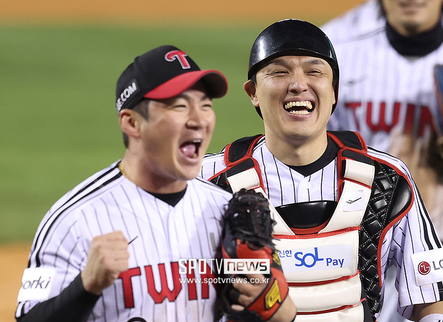 FA 2명 떠나도 KS 우승 임박…LG의 운명 바꾼 189억 대투자 - Kollo