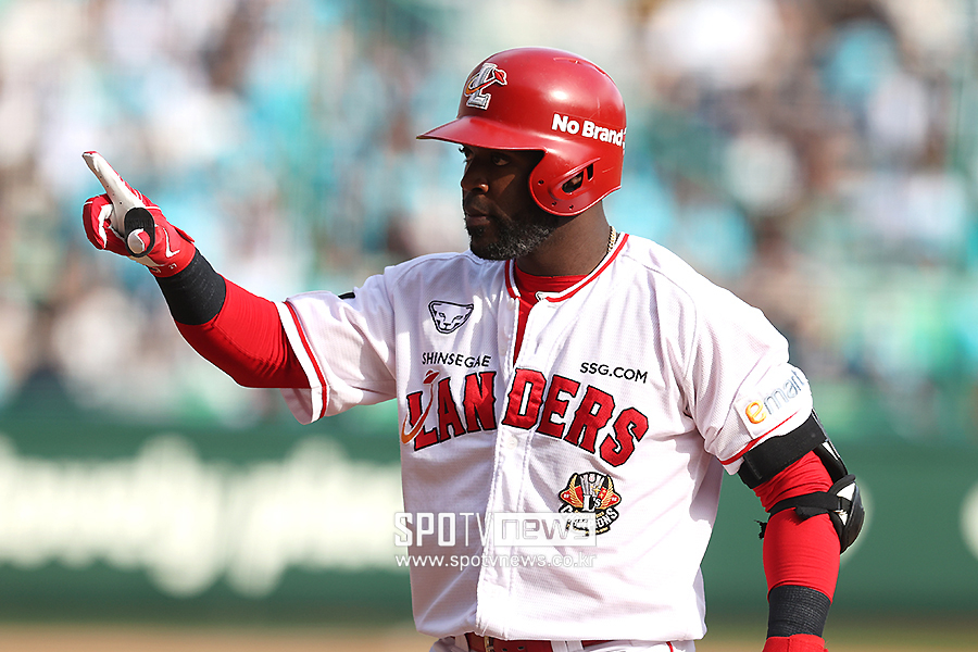 '20승·200K 에이스' 페디, KBO 최초 수비상 영광…박해민·홍창기·에레디아는 외야수 수비상[공식발표]