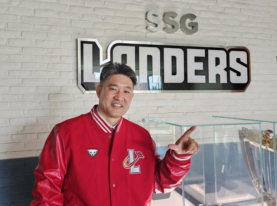 [공식발표] SSG 새 사령탑에 전 kt 이숭용 단장 전격 발탁 '2년 총액 9억 원'