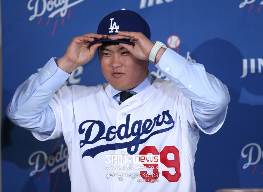 “류현진, 다저스에서 뛰는 모습 보고파” MLB.com, LAD 코리안몬스터를 회상하다 - Kollo