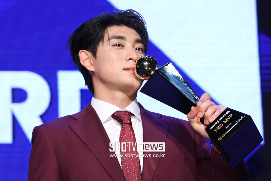 "KBO MVP, 류현진의 473억 경신?"…이정후 ML 포스팅 관심 폭발, 매드맨도 나섰다