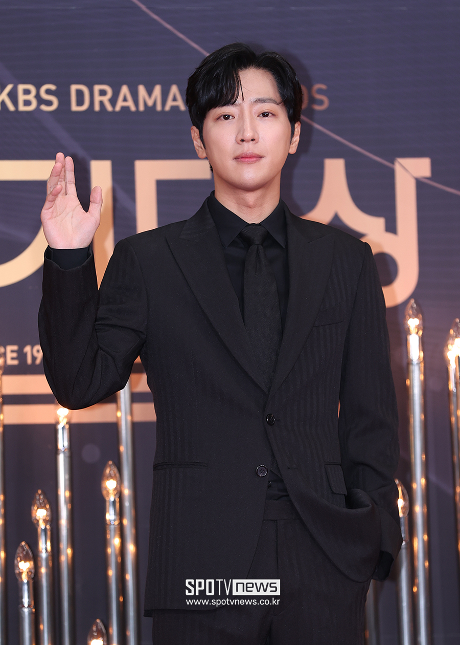 이상엽, ♥미모의 비연예인과 3월 24일 결혼…유재석 사회 - Kollo