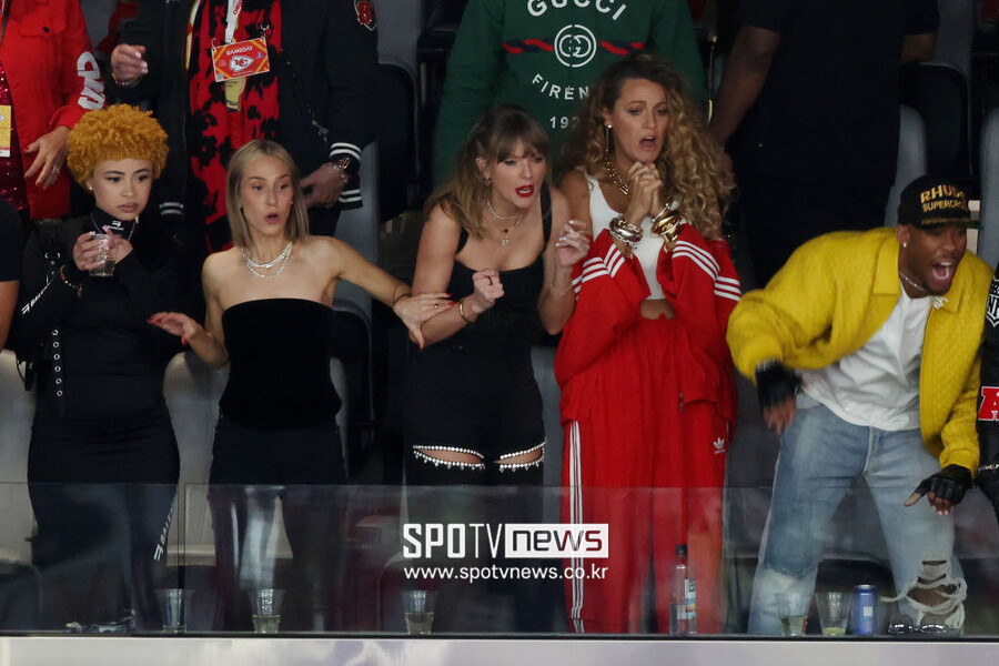"지구 혼자 쓰나"…테일러 스위프트, ♥남친 슈퍼볼 위해 전용기 띄웠다가 '뭇매'