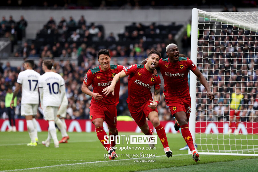 [PL REVIEW] 황희찬이 웃었다! 손흥민과 맞대결서 판정승...울버햄튼, 토트넘에 2-1 승리