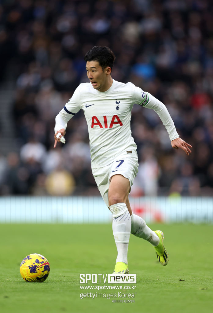 [PL REVIEW] 황희찬이 웃었다! 손흥민과 맞대결서 판정승...울버햄튼, 토트넘에 2-1 승리