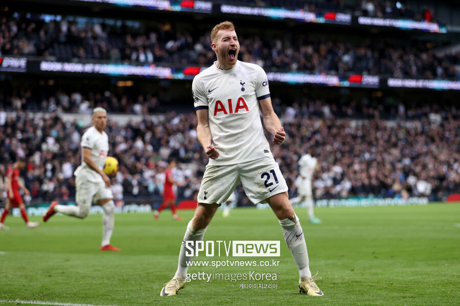 [PL REVIEW] 황희찬이 웃었다! 손흥민과 맞대결서 판정승...울버햄튼, 토트넘에 2-1 승리