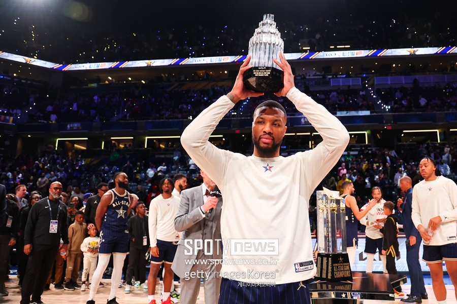 '3점 폭죽쇼' 동부, NBA 올스타전서 211-186으로 서부 제압…릴라드 MVP