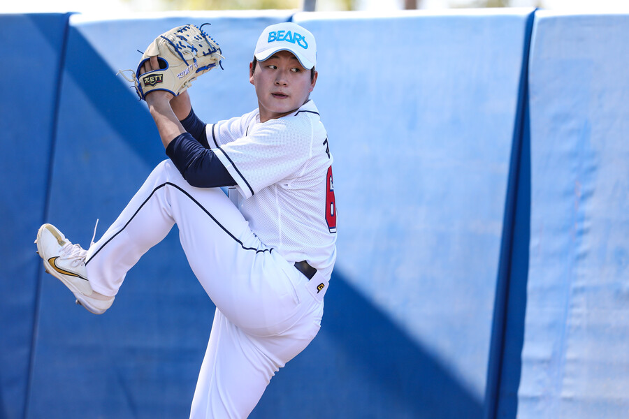 김택연 149㎞ 전율의 KKK에 탄성… 한가운데 던져도 헛스윙, 신인상 후보 나간다
