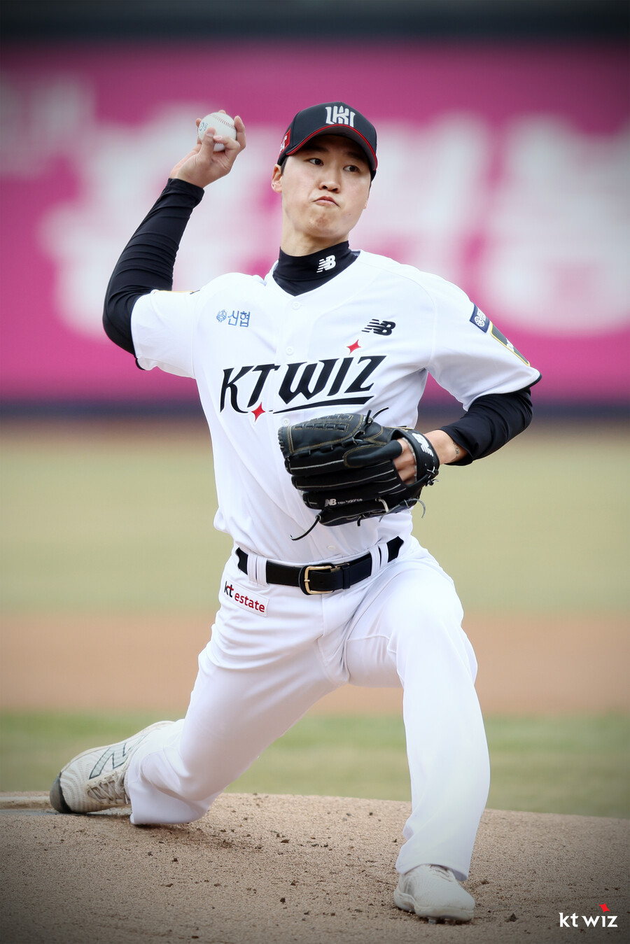 '이래서 우승후보' 로하스 홈런에 박영현 KKK 빛났다…KT, SSG 가볍게 제압 [수원 게임노트]