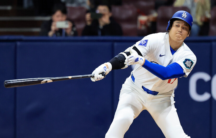 '오타니를 파울 플라이로 잡다니' 곽빈 155km 위력투, 다저스 상대로 1실점 선방