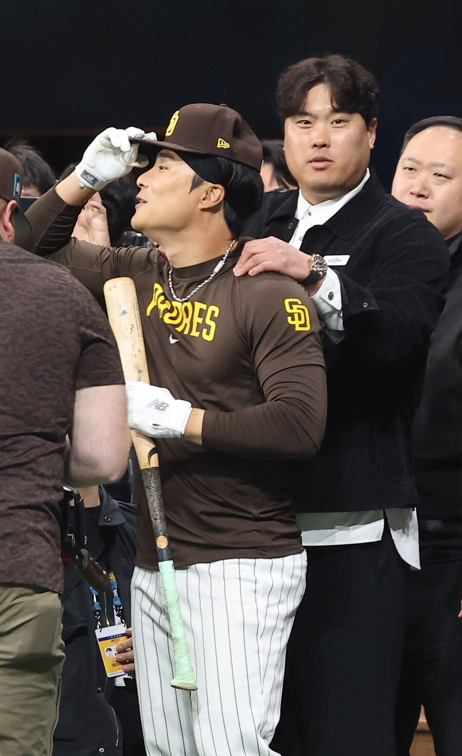 'LG 킬러였는데' 류현진 4188일 만의 복귀전에서 3⅔이닝 5실점 패전 위기…'알까기' 실책에 울었다