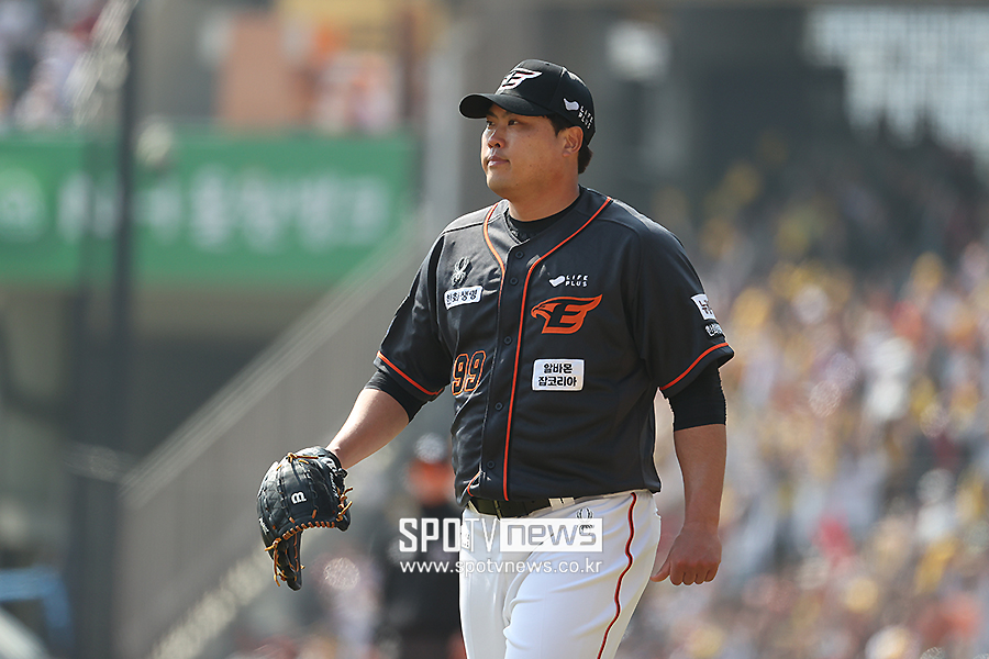 10만 3841명 개막전 매진 "밤 9시부터 기다렸다" 야구의 봄은 뜨겁다! 역대 개막일 관중 3위 기록(종합)