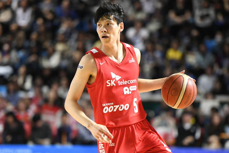 '슈퍼팀의 재능' KCC, '워니만 바라본' SK 제압…'92.3% 확률 잡았다'