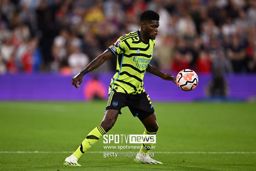 "행복하다" 잔류 선언한 '768억' 유리 몸...팬들은 "언제 나가?"