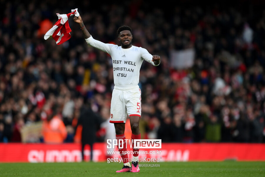 "행복하다" 잔류 선언한 '768억' 유리 몸...팬들은 "언제 나가?"