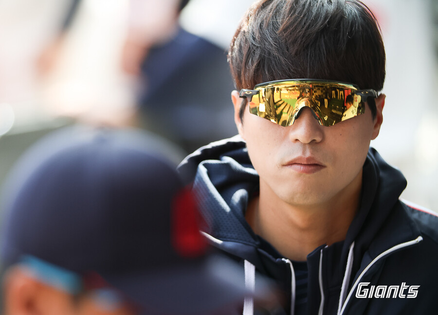 롯데 최다 홀드 필승조가 어쩌다…‘ERA 30.38' 필승조 2군행, 무엇이 문제였나